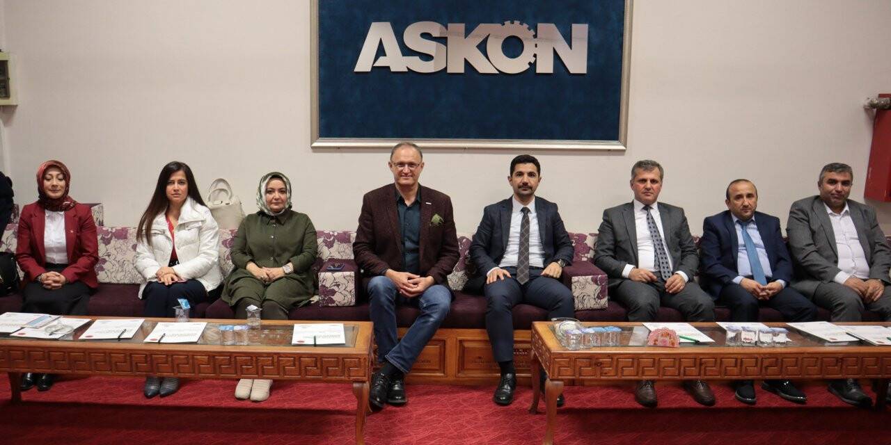 Bora, ASKON’da iş adamları ile buluştu