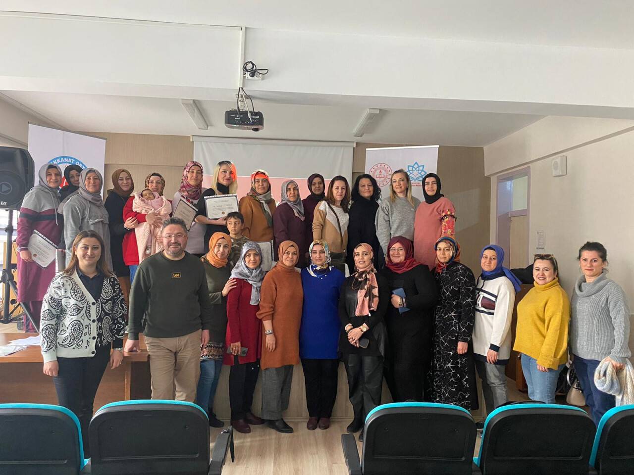 Şerife Akkanat Ortaokulu'nda Aile Okulu Veli Eğitimi bitti