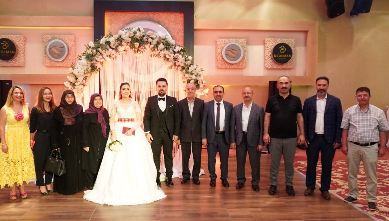 Emirhan ve Aslıhan çifti dünya evine girdi